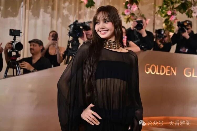 如何从爱豆变身红毯女王？争议缠身的Lisa，用1套复古透视裙完成了最佳公关_腾讯新闻