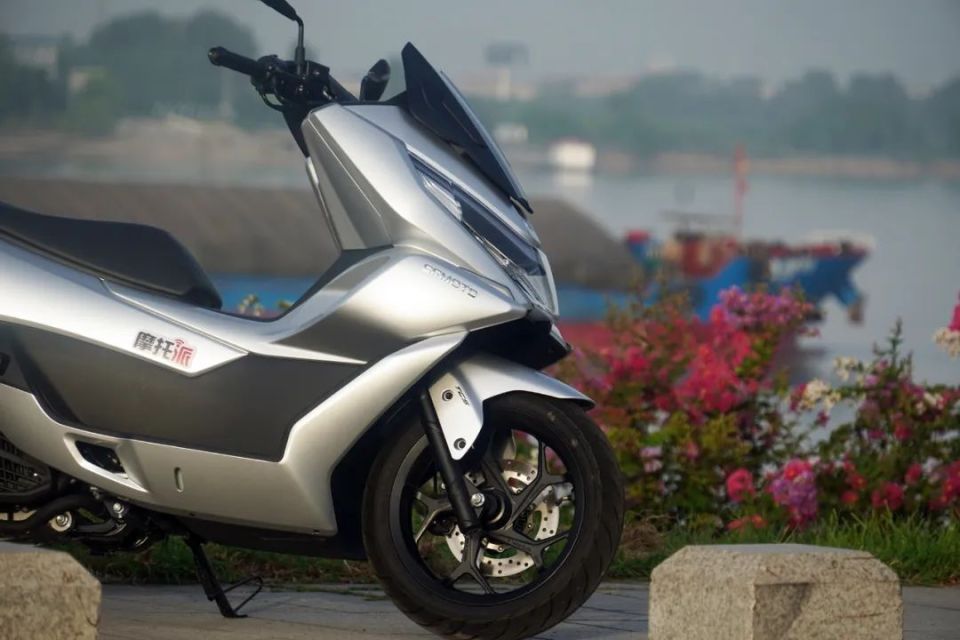 均衡得体、不争朝夕：春风150SC综合测评_腾讯新闻