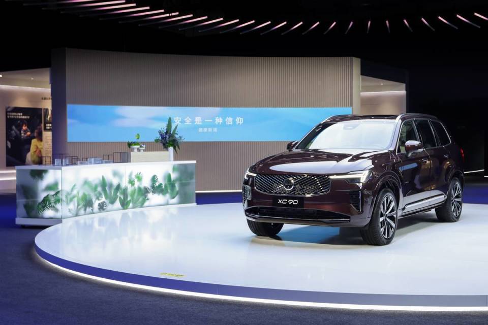 燃油插混双动力，沃尔沃全新XC90限47.9万起，把安全 “刻进 DNA”？_腾讯新闻