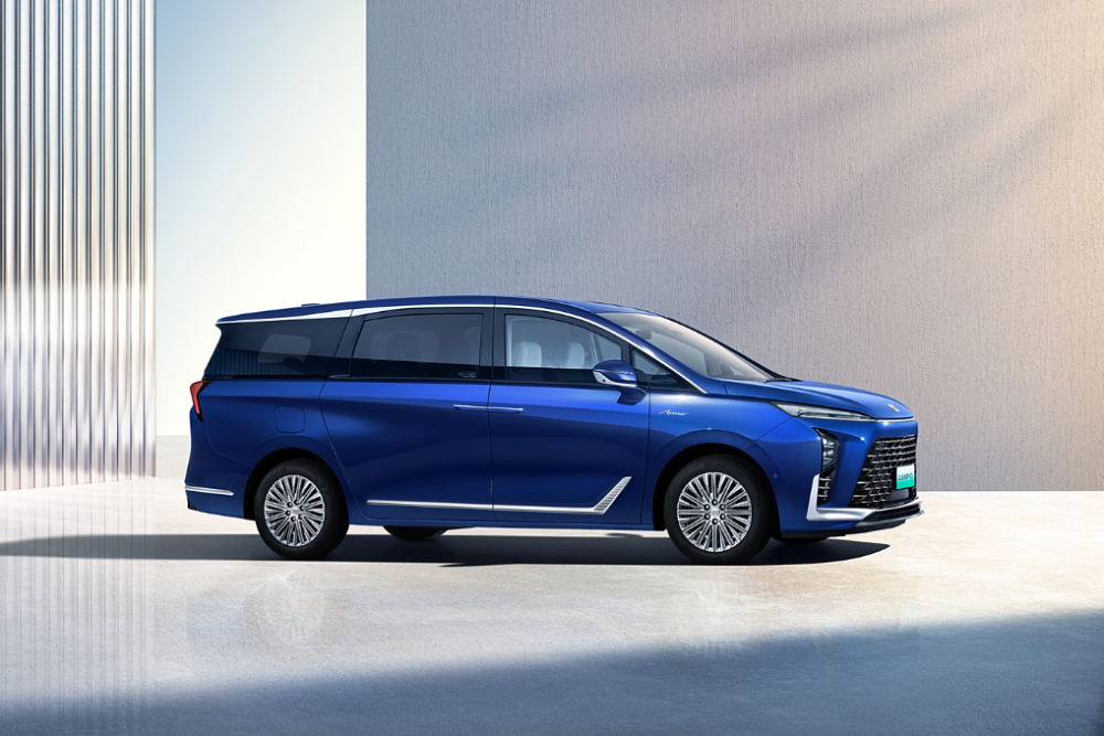 家用GL8来袭！荣威iMAX8 DMH新陆尊以实力诠释传承与超越_腾讯新闻