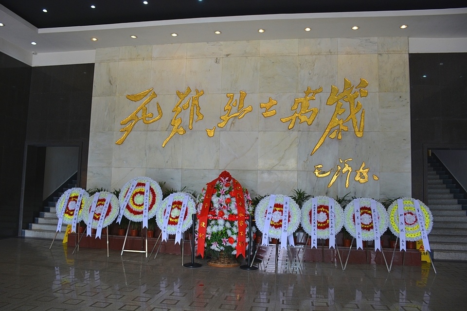 瞻仰井冈山革命烈士陵园_腾讯新闻