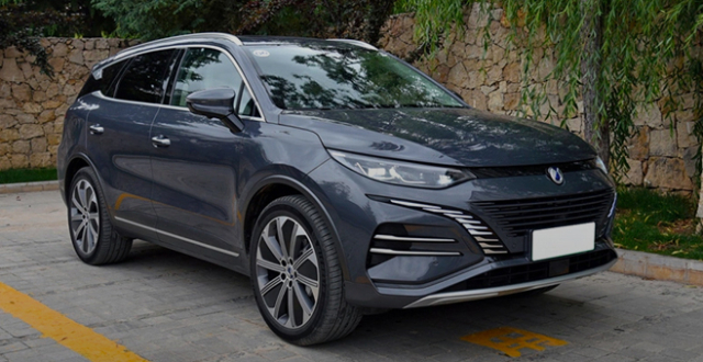 腾势N8中大型SUV上市：售31.98万元起，提供6/7座版 _腾讯新闻