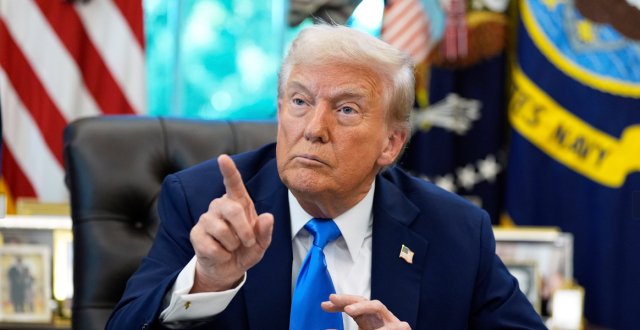 美国工作签证费飙至10万美元，持签人懵了：出境者抢返美，未归者困原地_腾讯新闻