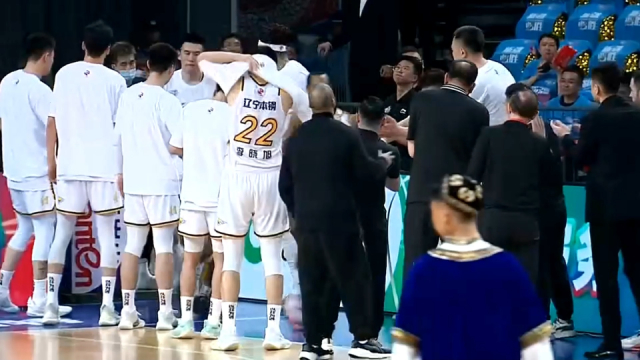 CBA总决赛G3出场仪式：阿不都沙拉木带病出战，赵继伟、张镇麟领衔辽篮首发！_腾讯新闻