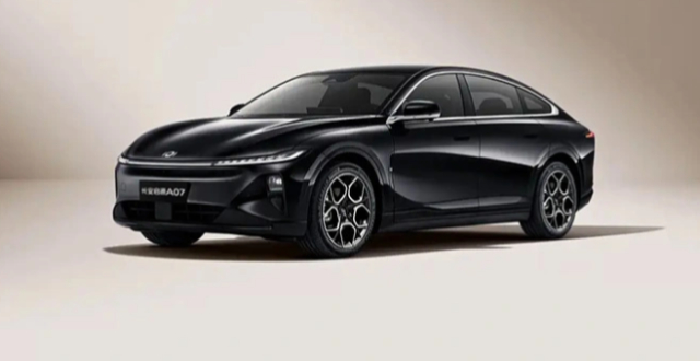 权益价12.99万起 长安启源A07超长蓝鲸纯电版/增程版上市 续航和充电提升_腾讯新闻