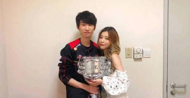 Doinb消失20天后，DYS爆料大B庄园拍卖，新一：他永远是我好朋友_腾讯新闻