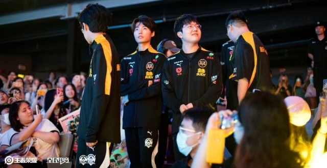 WB4-1横扫XYG，史上最牛S组诞生：御三家、天狼星和4大天王聚齐！_腾讯新闻