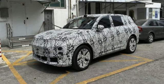 留给BBA的时间不多了！理想L6谍照首次曝光 将于明年正式交付_腾讯新闻