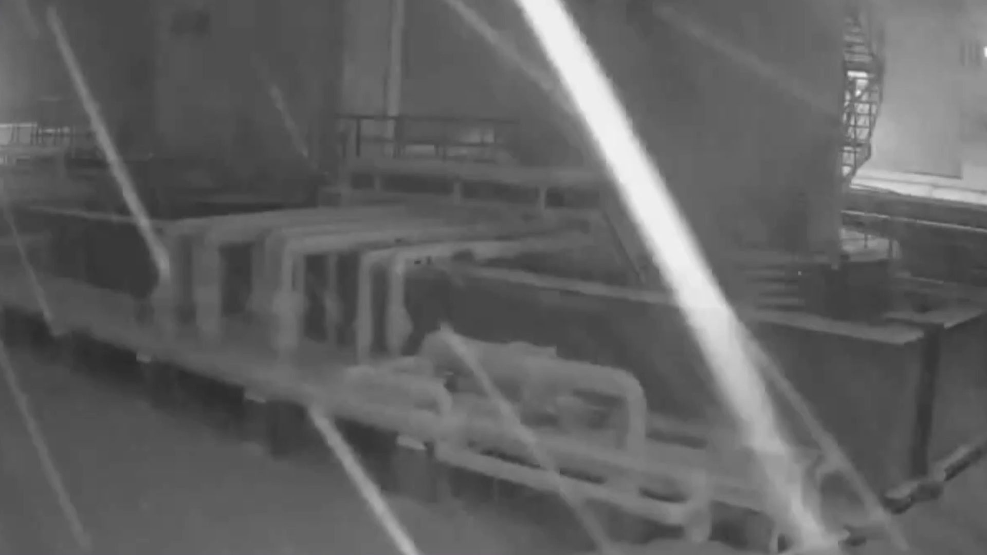 今年首场寒潮来袭！工业摄像头记录10小时降雪10厘米：寒风裹挟雪粒拍打镜头 腾讯新闻