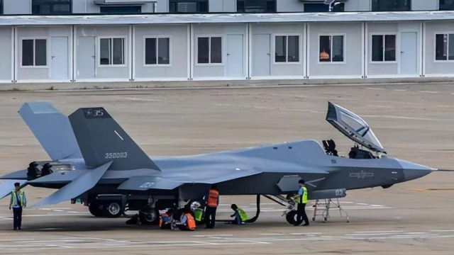 一机四型，歼35陆基型即将出炉，量产破千与F35争锋_腾讯新闻