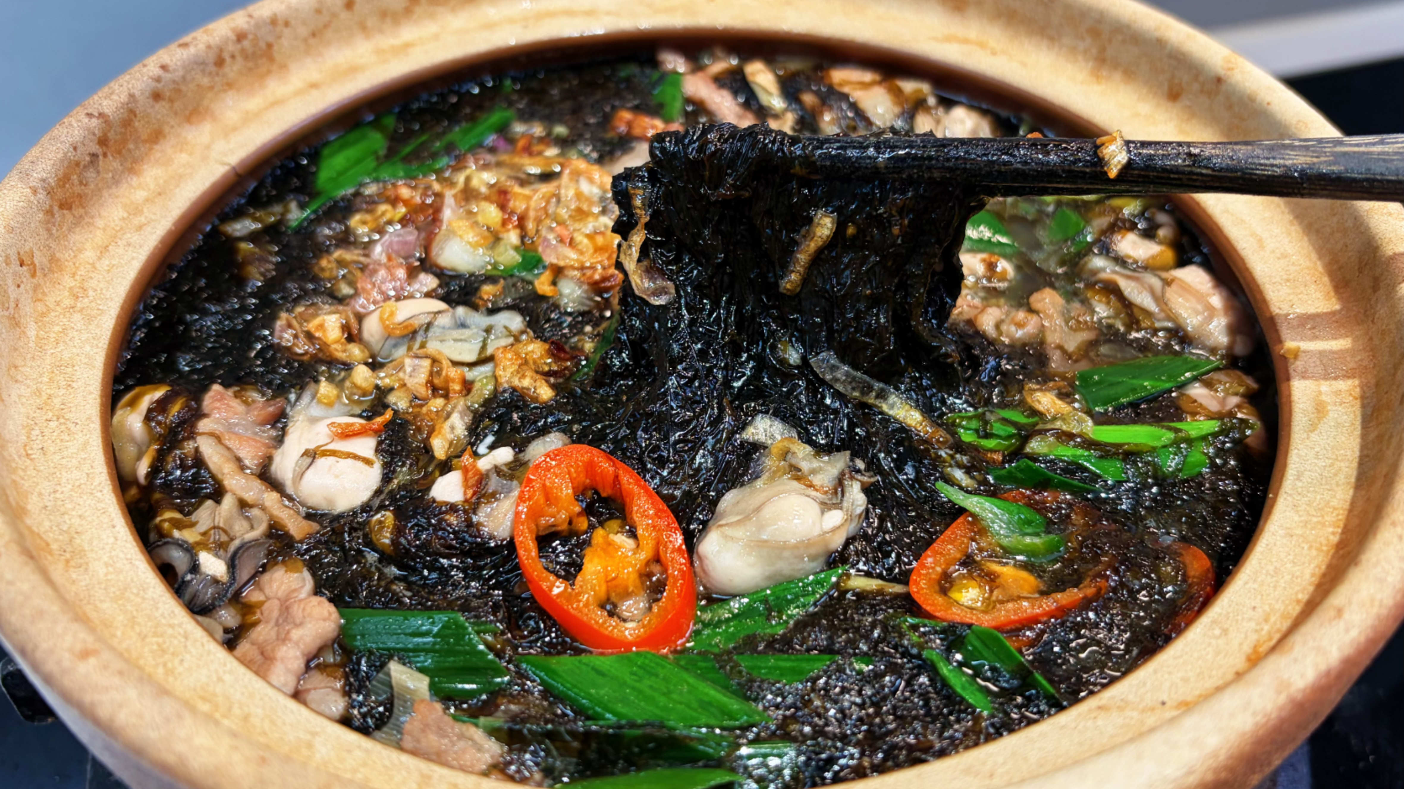 天冷就爱热乎乎的海蛎紫菜煲，又鲜又下饭！_腾讯新闻