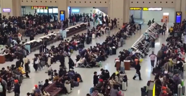 “五一”假期将至 全国铁路客流不断攀升_腾讯新闻