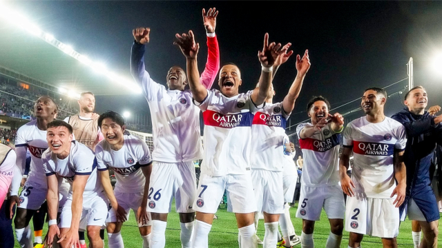 火爆冲突！姆巴佩赛后用西语挑衅巴萨球员，双方60多人混战_腾讯新闻