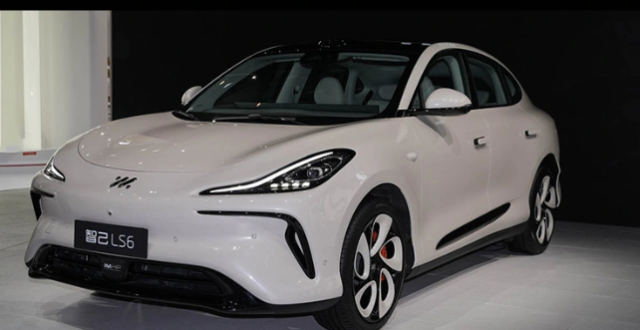 智己汽车开启IMOS 2.7.0车机升级，含智己城市NOA、一键泊车等功能_腾讯新闻