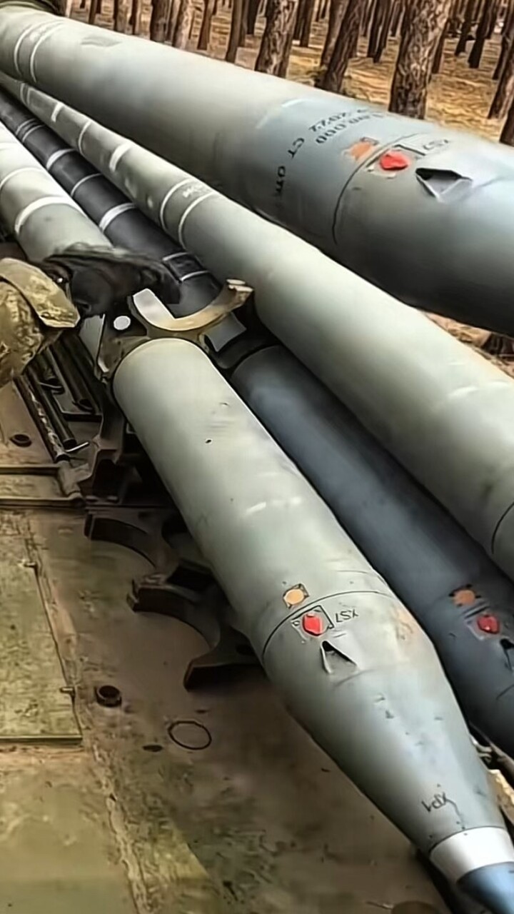 俄乌冲突中的9K57“飓风”多管火箭系统_腾讯新闻