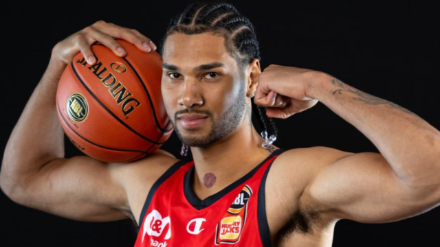 大手笔补强！曝NBL顶级中锋登陆CBA，场均16分7板或改变争冠格局_腾讯新闻