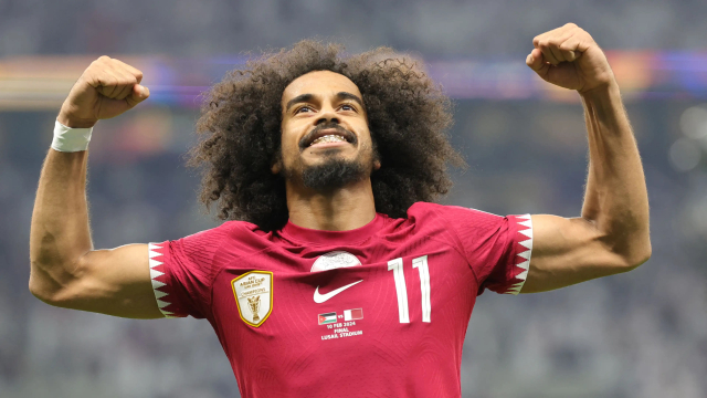 独揽赛事金靴+MVP！“卡塔尔魔术师”阿菲夫亚洲杯精彩个人集锦_腾讯新闻