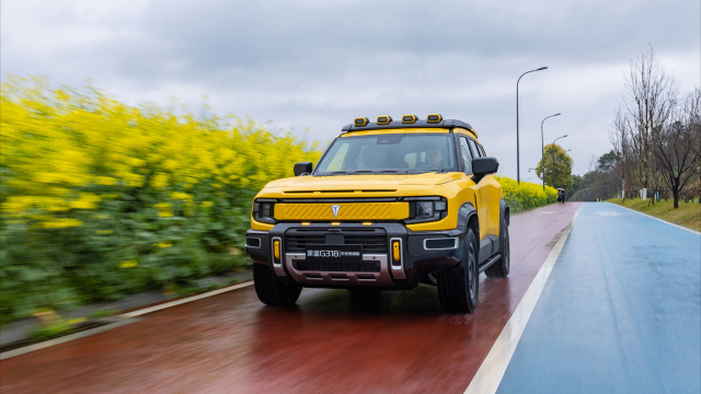 新硬派SUV圈的“始祖鸟” 正面硬刚坦克400 实拍深蓝G318无忧穿越版_腾讯新闻