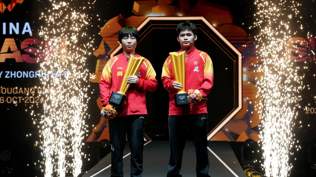 国乒太牛了：提前包揽WTT北京站五冠 林诗栋登顶混双 有望冲3冠_腾讯新闻