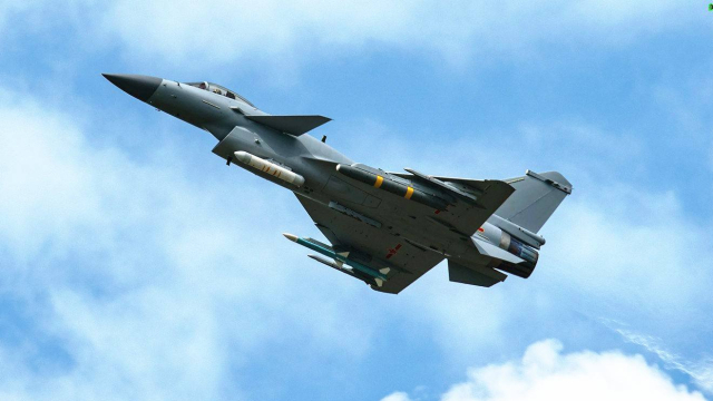 歼10C对上F15，胜败如何，巴铁为大家揭晓_腾讯新闻