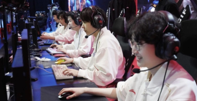 LGD3-2淘汰IG，晋级季后赛！burdol波比力挽狂澜_腾讯新闻