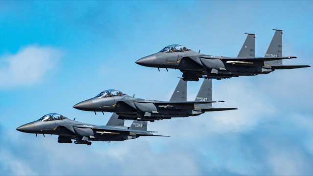 价值62亿美元，美国将为韩国升级59架F-15K，意图抗衡歼-16_腾讯新闻