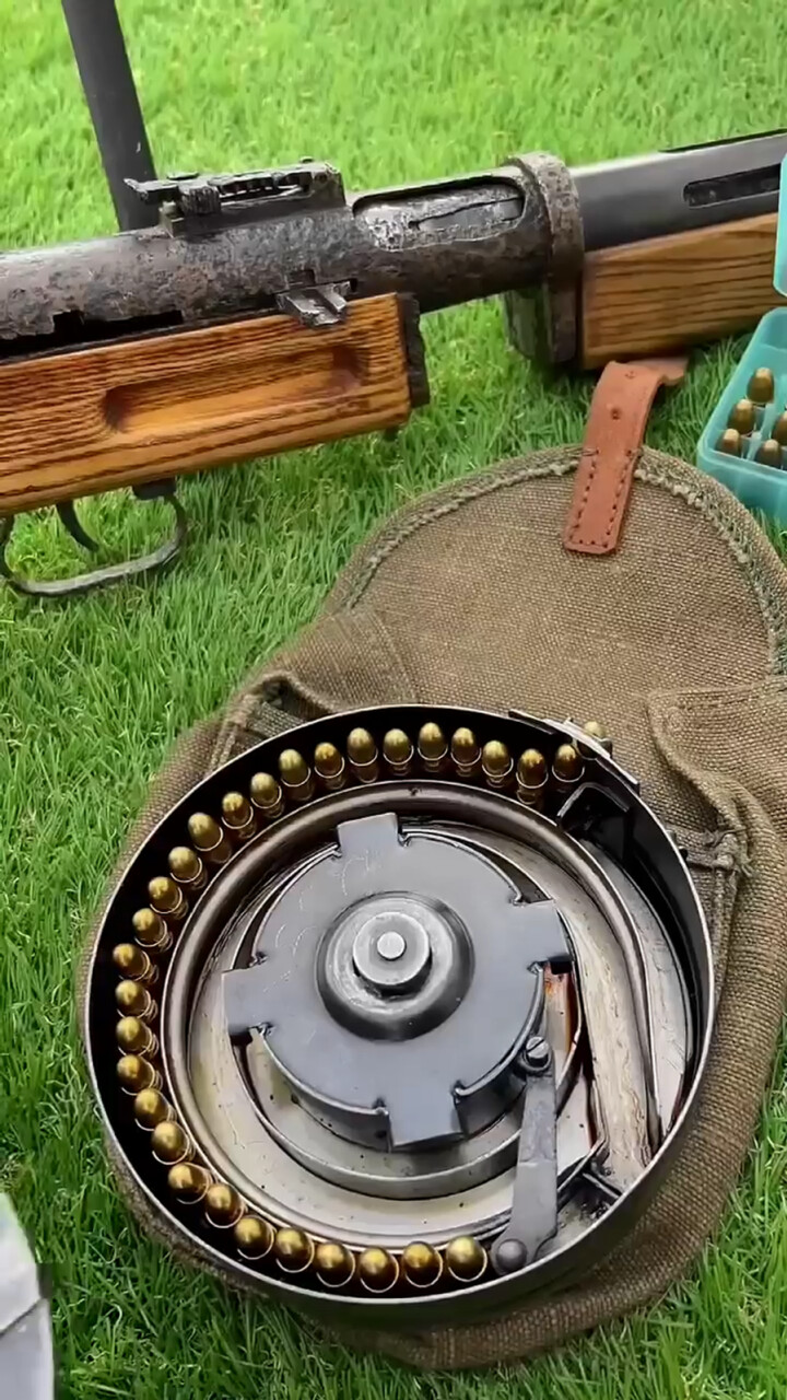 苏联PPD-40冲锋枪 配备71发弹鼓 优缺点并存 特别适合近战_腾讯新闻