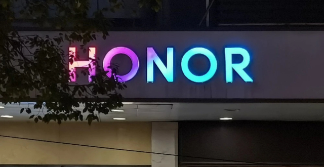 2599元起，荣耀 90 GT 手机开售：搭载第二代骁龙 8 芯片_腾讯新闻