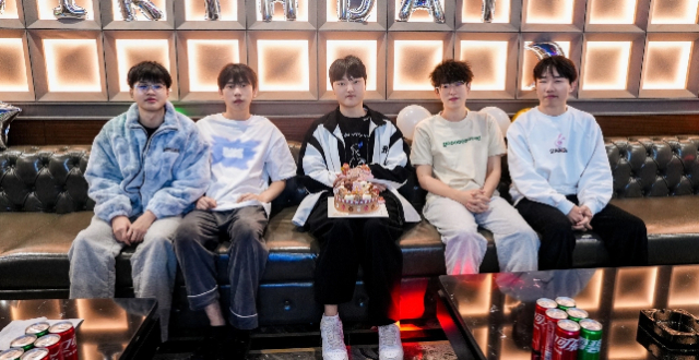 JDG新阵容首秀，惨遭TT暴打！止步德杯小组赛，Ale成最尽力选手_腾讯新闻