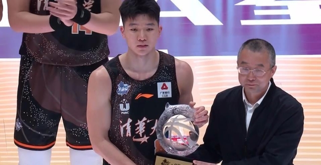 CBA全明星星锐赛：一年级不敌清华大学 石奎20+9荣膺MVP_腾讯新闻