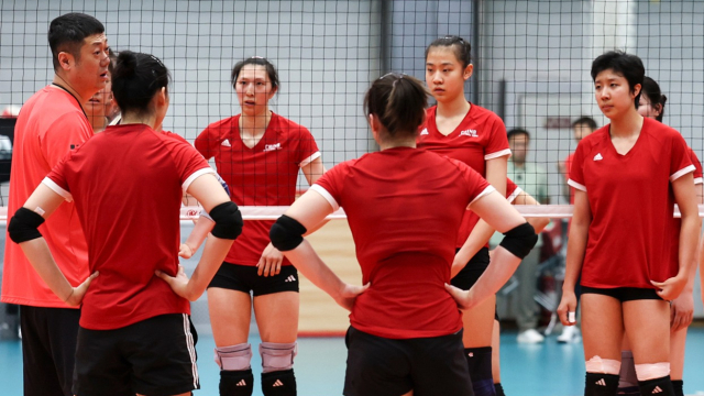 恭喜！中国女排又一17岁1米96天才出炉！袁心玥替身穿上丁霞号码_腾讯新闻