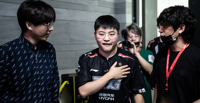 UZI大战Gala，RNG两代目的对决，UZI证明之战_腾讯新闻