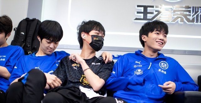 KPL第三周来袭，RW侠笑影辅助首秀，WB和AG谁能拿到首个S组资格？_腾讯新闻