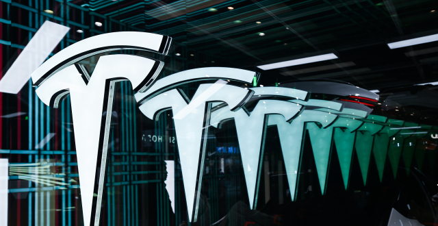 特斯拉上海工厂将由费文进接棒，前厂长宋钢将加入远景能源_腾讯新闻