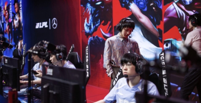 EDG1-2不敌RA！jiejie火男多次被秒，leave尽力了_腾讯新闻