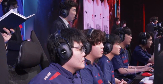 LPL春季赛：JDG巨大优势，却被WBG翻盘，网友指出Ruler飘了_腾讯新闻