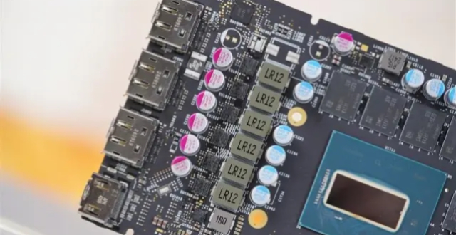 Intel B580评测：显存性价比超RTX 4060，光追性能领先AMD_腾讯新闻