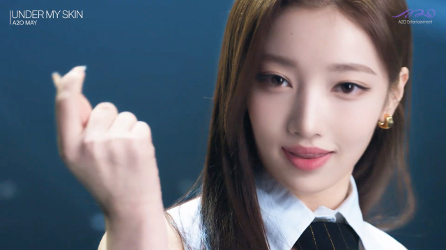 李秀满内娱新女团A2O MAY正式出道，唱的是东方神起《咒文》，来看看实力如何？_腾讯新闻