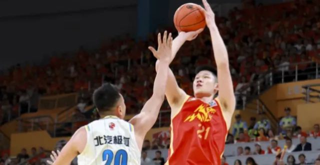 CBA官方FMVP榜：胡金秋逼近榜首布朗 周琦遭杰曼反超跌北京第二_腾讯新闻
