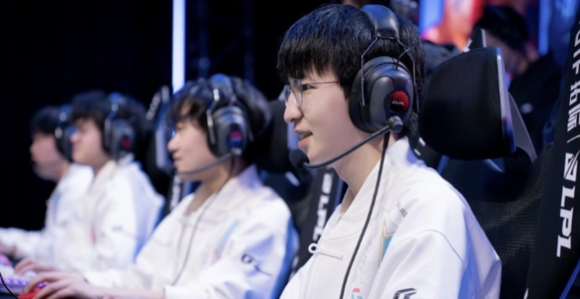 BLG1-2不敌LNG！xun惨遭压制，Zika鳄鱼猛如战神_腾讯新闻