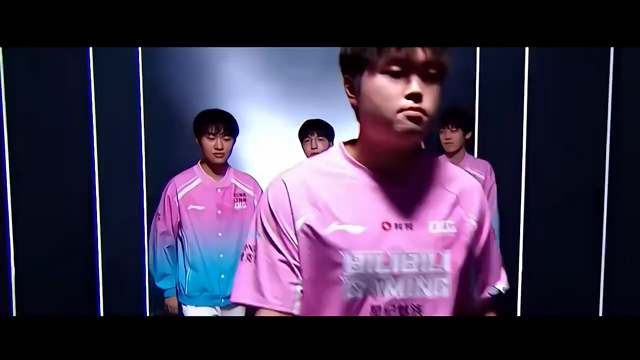 Knight对阵WBG个人高光：时隔5年，中单炸弹人重出江湖_腾讯新闻