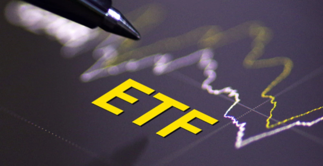 部分“高溢价”跨境ETF尾盘闪崩，随后快速拉回_腾讯新闻