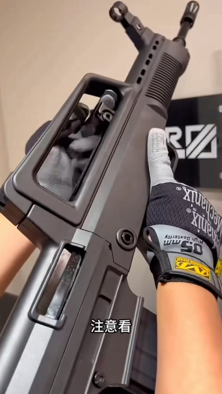 中国现代化突击步枪QBZ-95式自动步枪_腾讯新闻