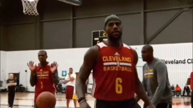 媒体评NBA75大巨星第二位：小皇帝勒布朗·詹姆斯生涯介绍_腾讯新闻