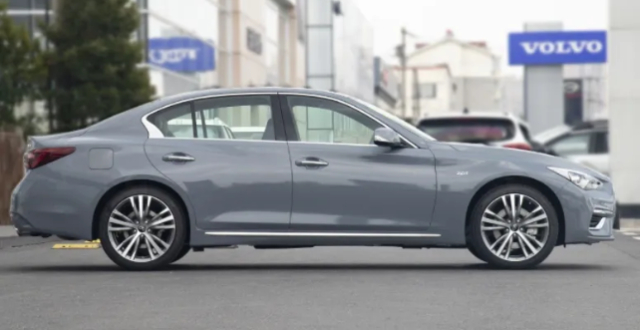 堪称最便宜的B级豪车？2022款英菲尼迪Q50L哪款最值得入手？_腾讯新闻