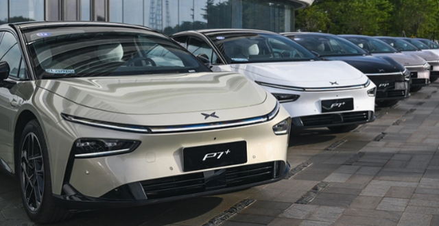 小鹏发布AI天玑XOS 5.4.0，P7+标配高阶智驾，不选装、不订阅、不付费_腾讯新闻