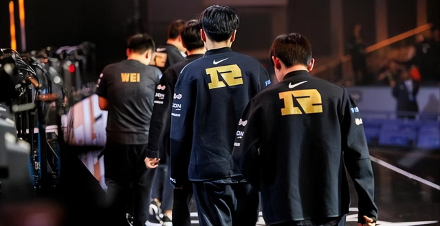 RNG下路双人组确认离队！LPL官网查无此人，TSM或将买下战队名额_腾讯新闻