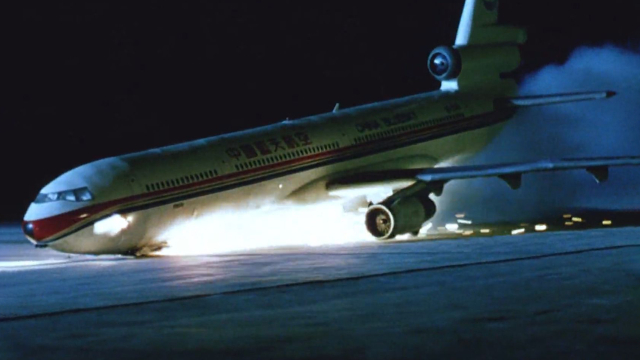 真实录像，1998年东航MU586紧急迫降，太紧张了！_腾讯新闻