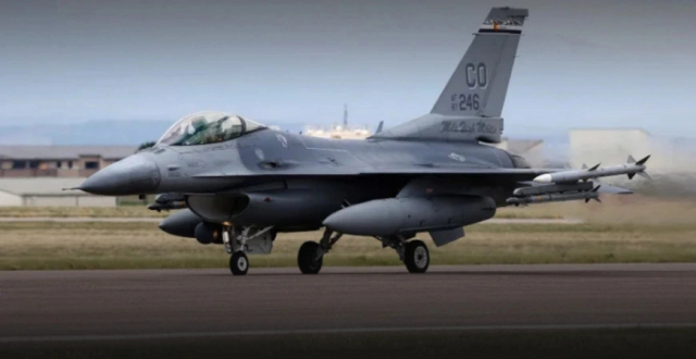 一架美F16战机在韩军演期间坠毁_腾讯新闻