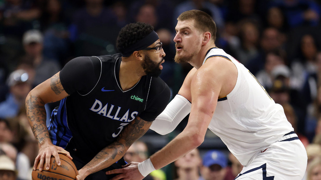 浓眉戴维斯vs掘金31分全过程：硬抗约基奇+末节10分助独行侠爆冷_腾讯新闻